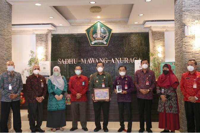Raih WTP 7 Kali Beruntun, Pemkab Tabanan Dianugerahi Plakat dan Piagam Penghargaan oleh ...
