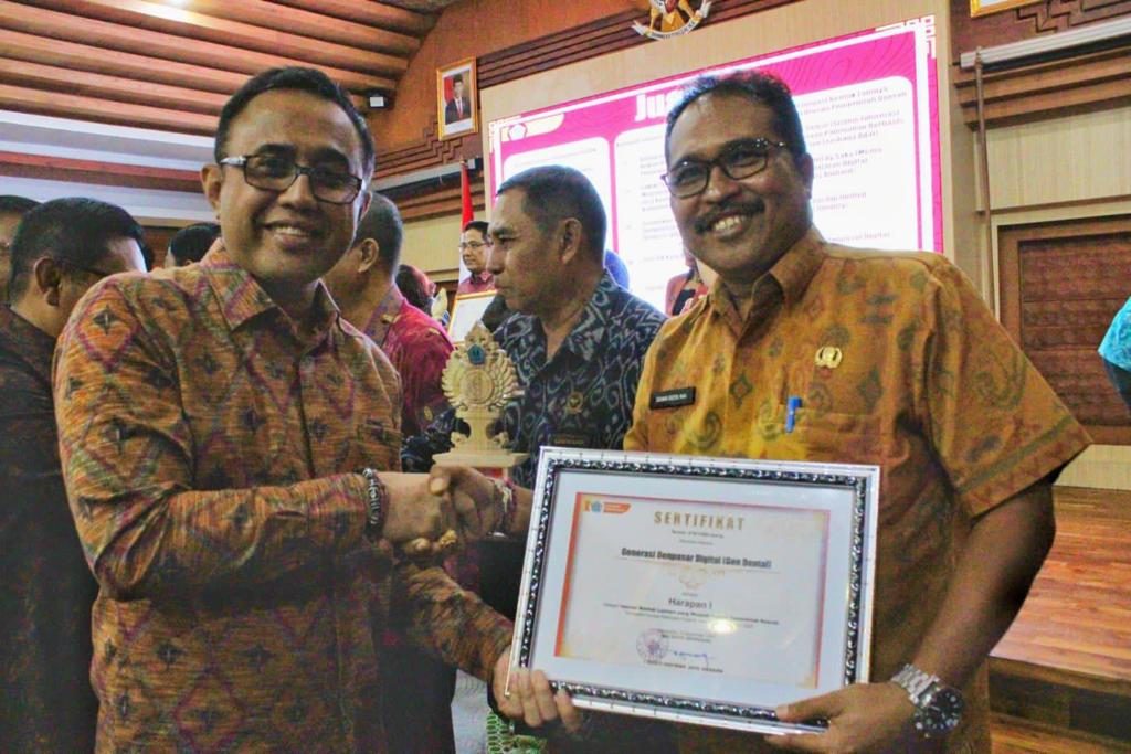 Walikota Jaya Negara Serahkan Penghargaan Inovasi OPD Tahun 2023, Tekankan Inovasi Wajib ...